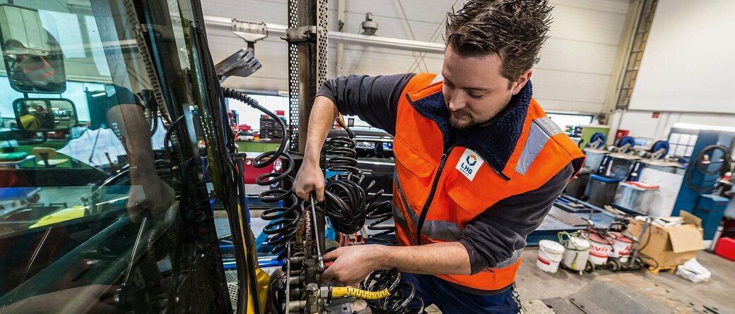 KFZ-Mechatroniker (m/w/d) – Fachrichtung: Nutzfahrzeuge | Lübecker ...